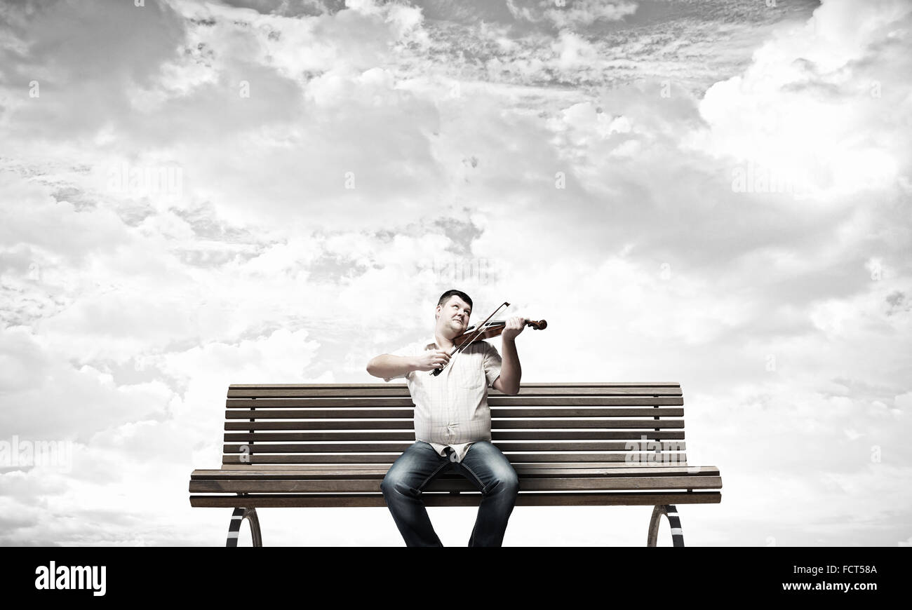 Fat man sitting on bench hi-res stock photography and images - Alamy