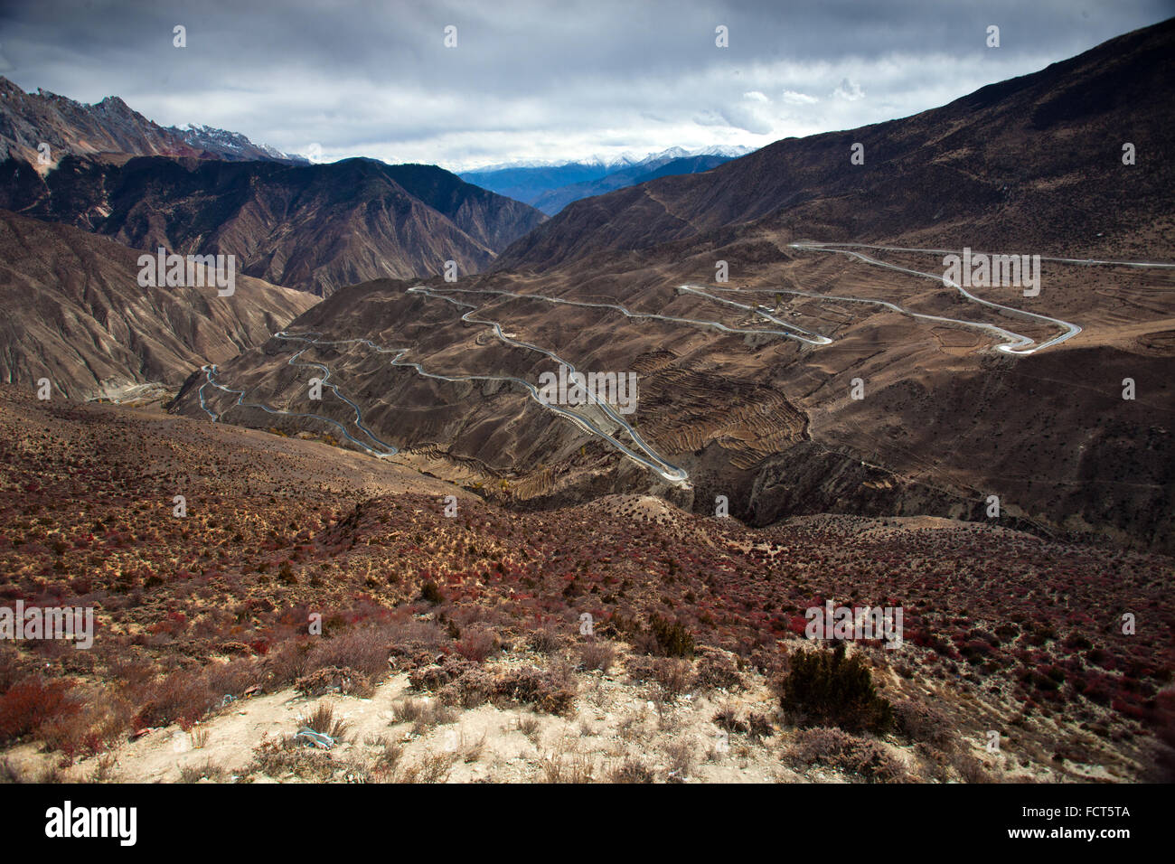 ninety-nine turn winding road Stock Photo - Alamy