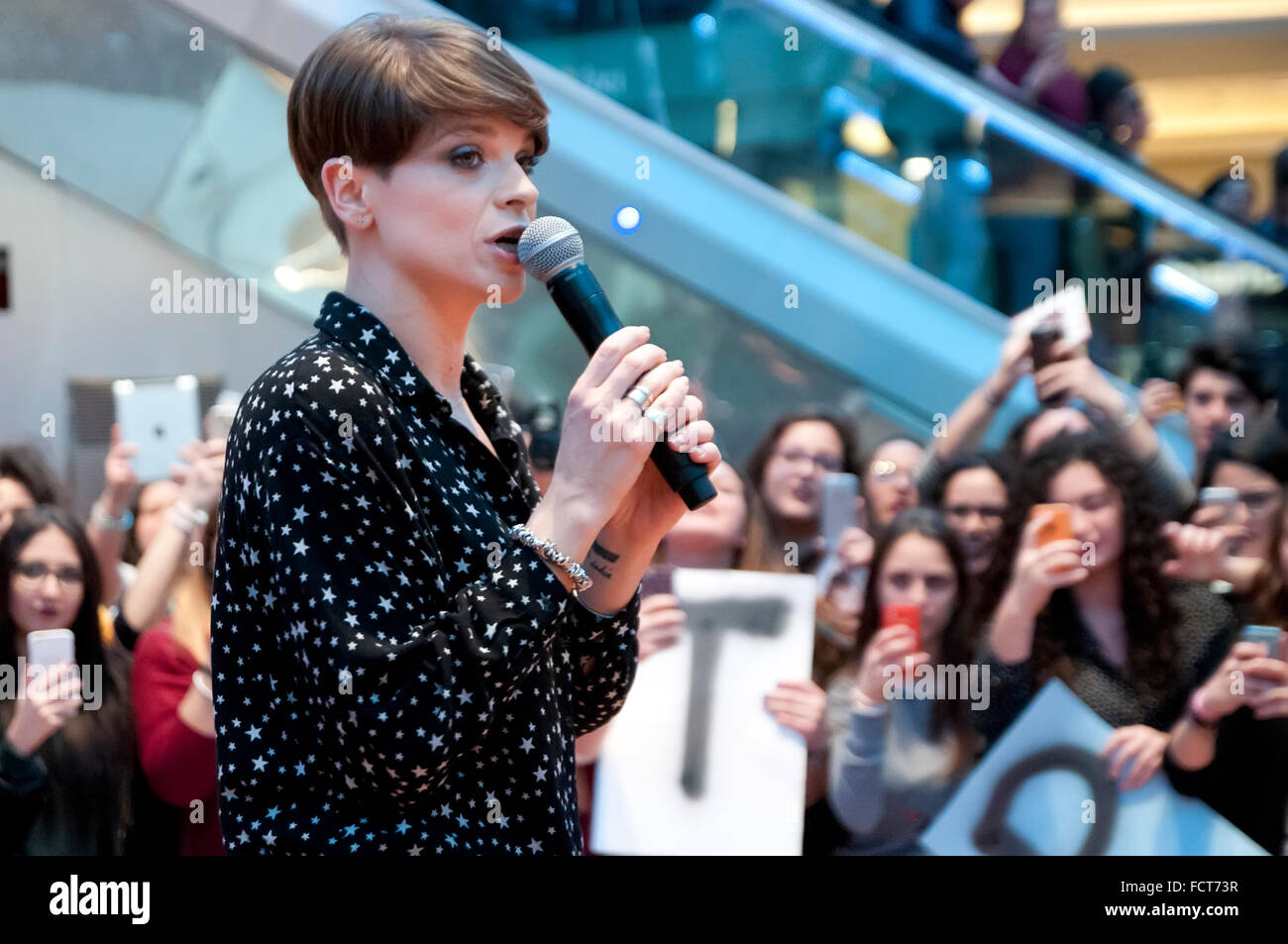 The great return of Italian singer Alessandra Amoroso, two years after ...