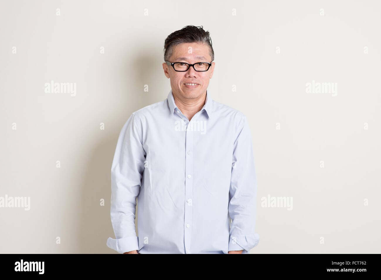 Portrait middle aged chinese man hi-res stock photography and images ...
