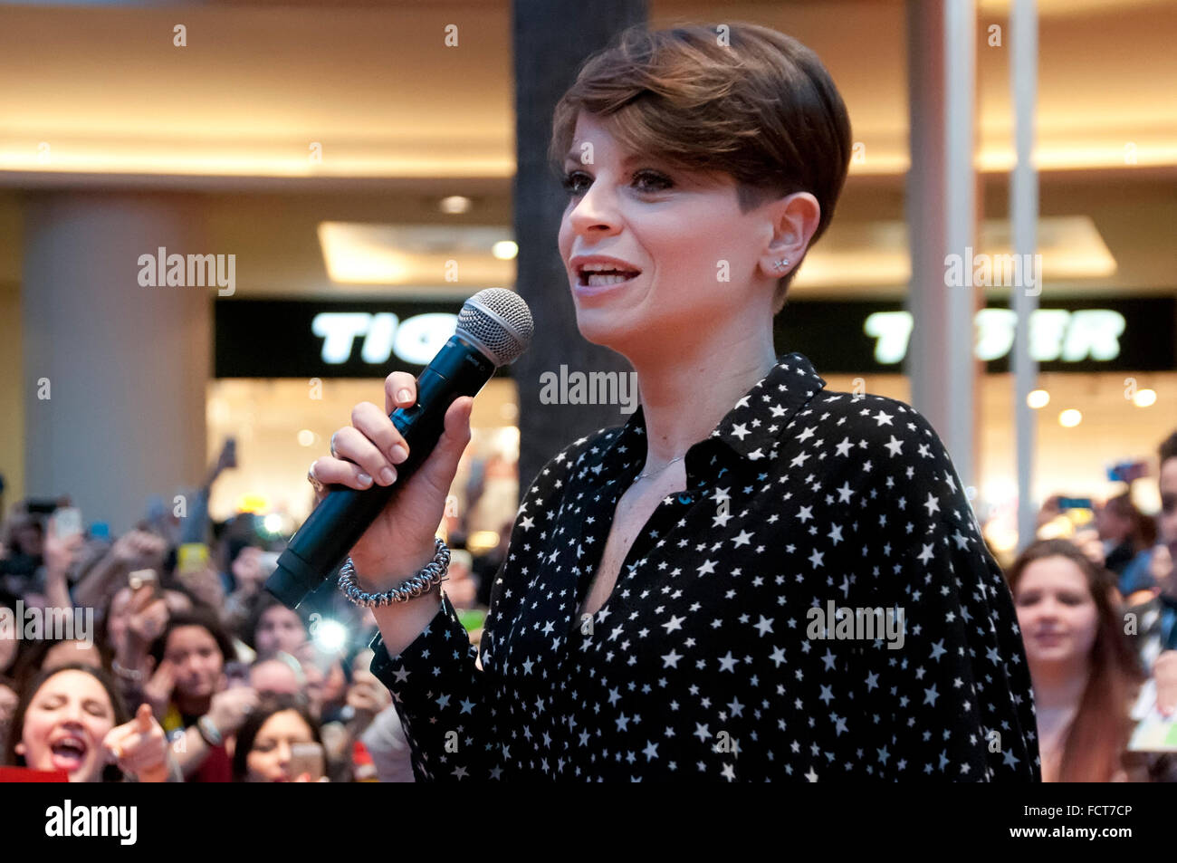 The great return of Italian singer Alessandra Amoroso, two years after ...