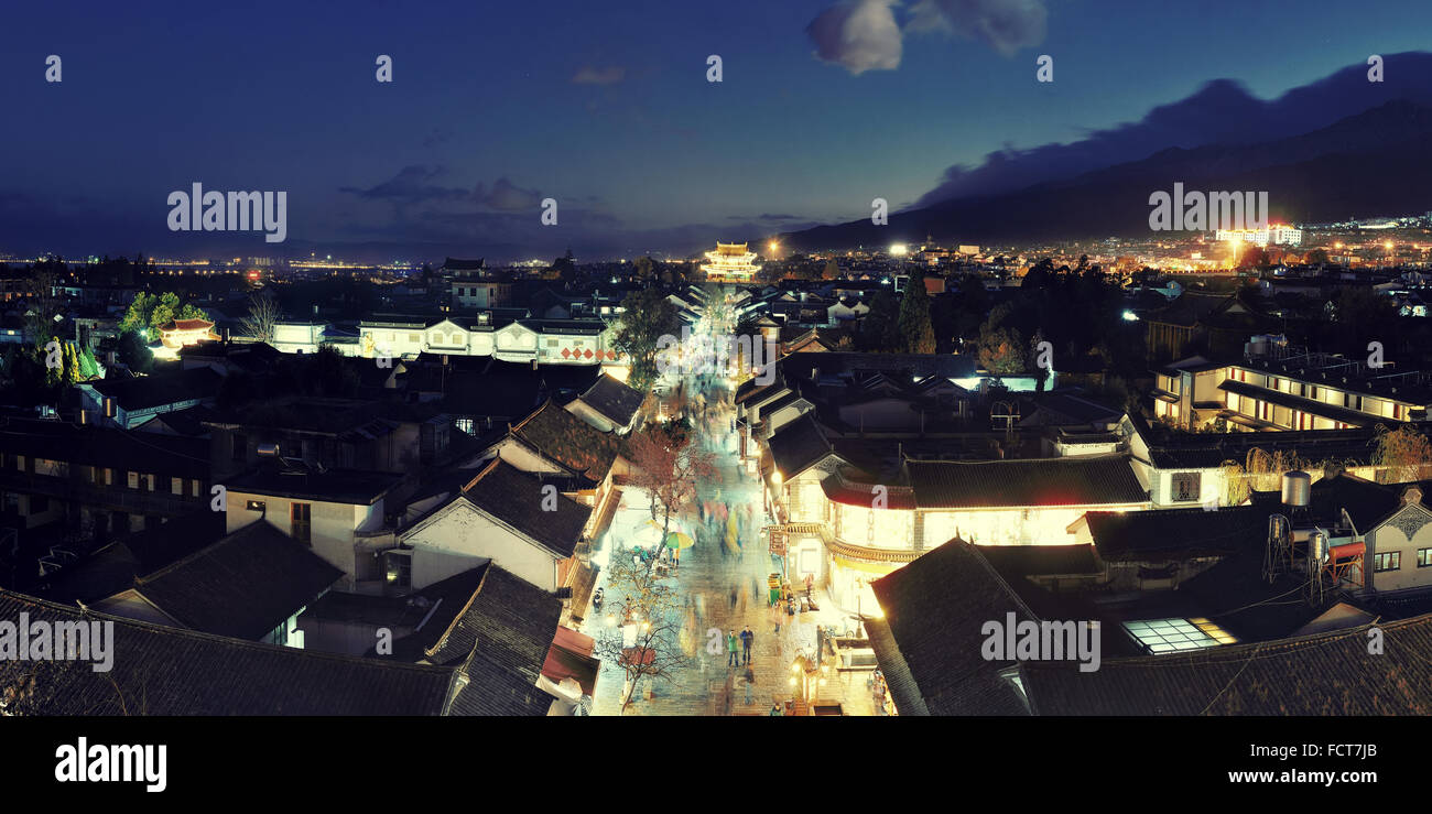 Dali old town rooftop view at dusk. Yunnan, China Stock Photo - Alamy