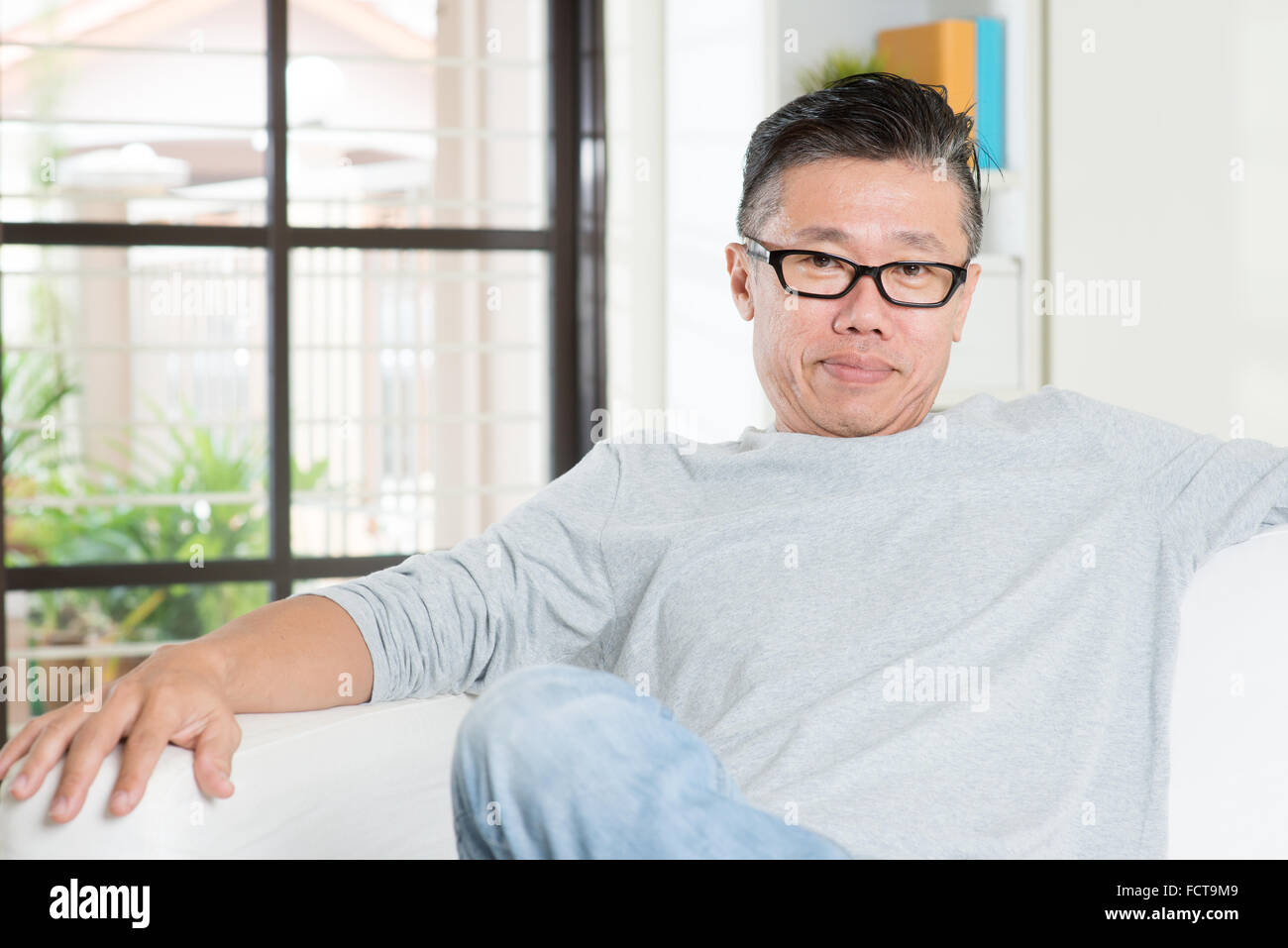 Mature chinese man hi-res stock photography and images - Alamy