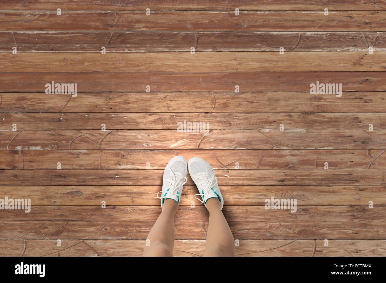Top view of female feet wearing white sneakers Stock Photo - Alamy