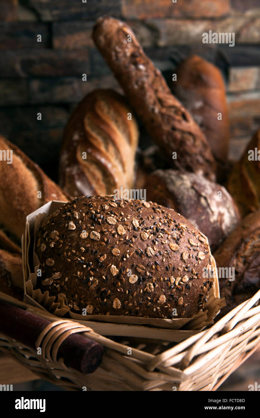 Bread baskets hi-res stock photography and images - Alamy