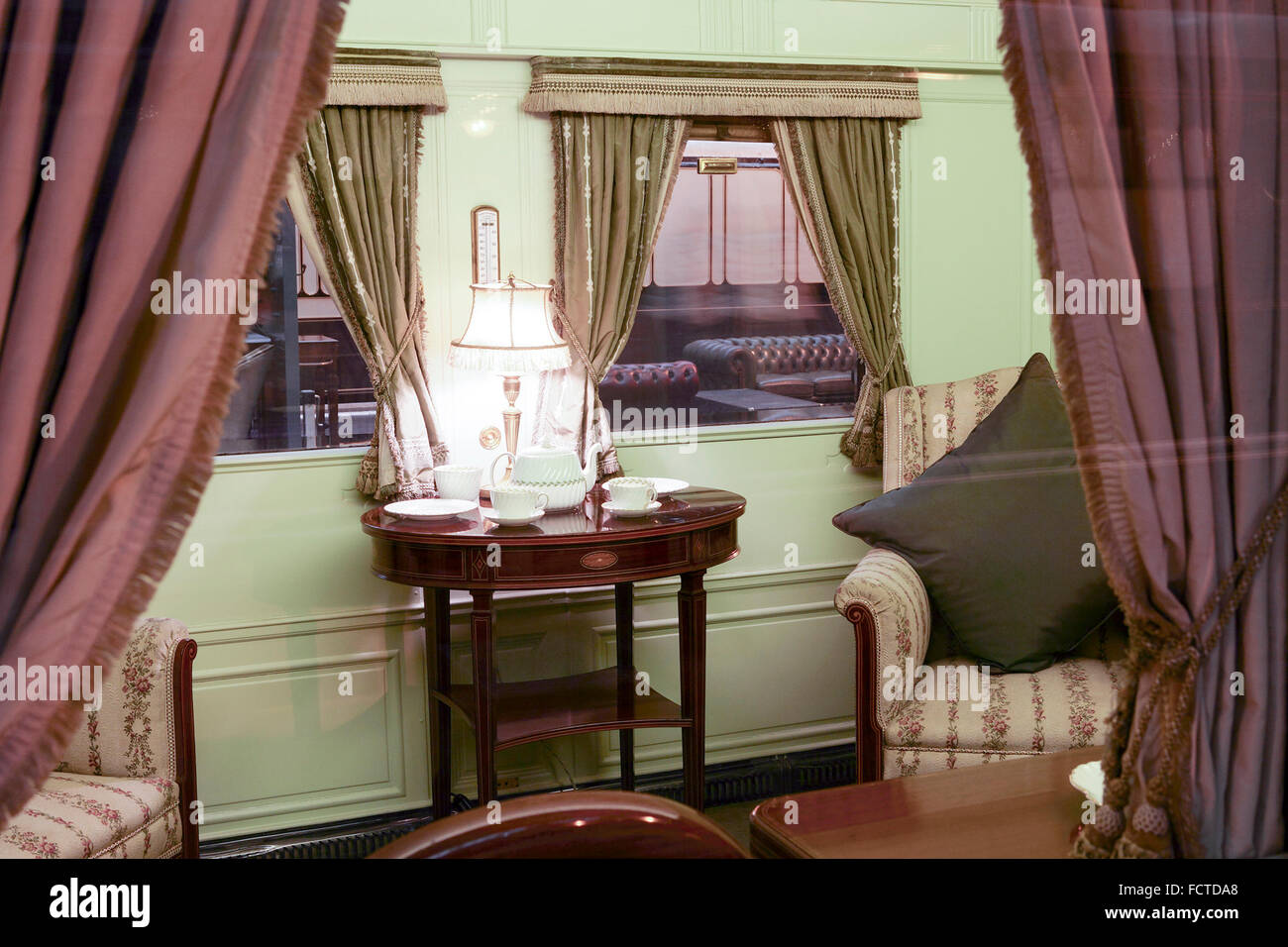 Victorian railway carriage interior hi-res stock photography and images ...