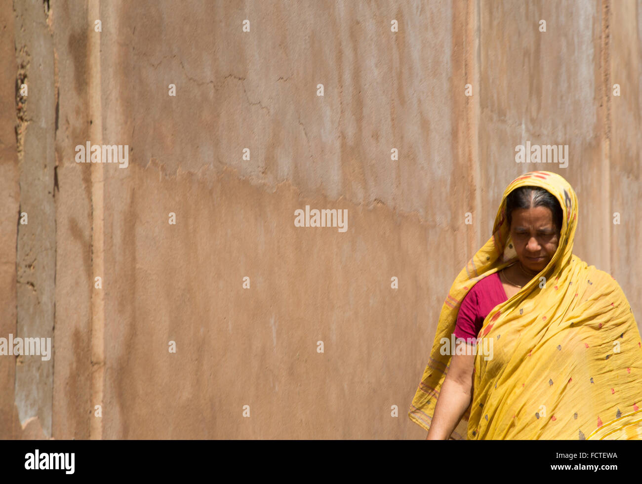 Indian yellow hi-res stock photography and images - Alamy