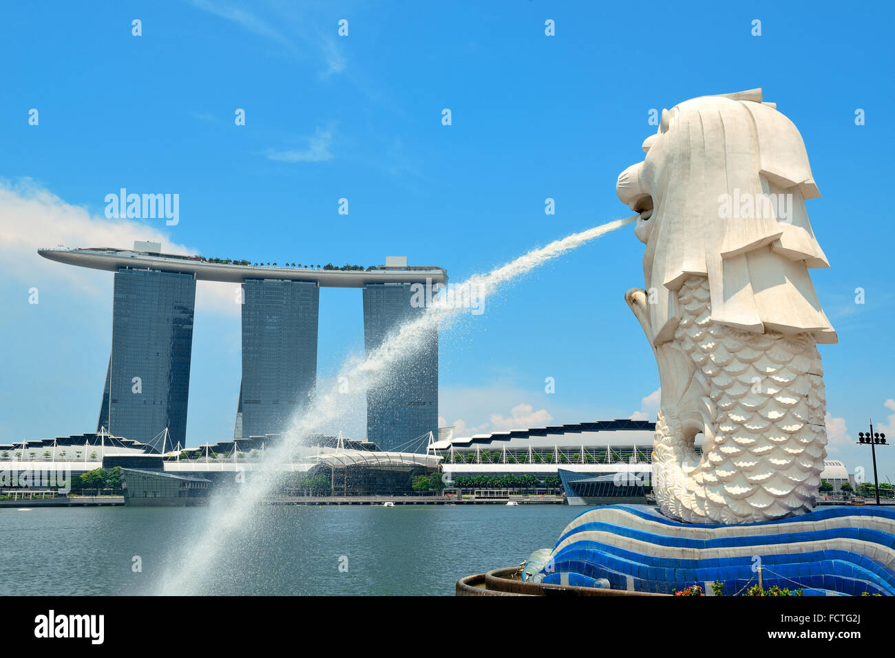 Largest merlion in singapore hi-res stock photography and images - Alamy