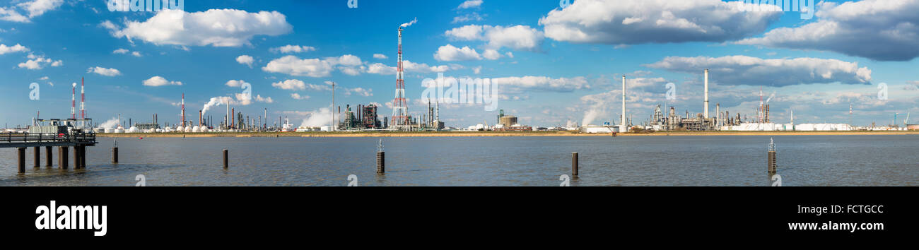 Gas refinery flare stack hi-res stock photography and images - Alamy