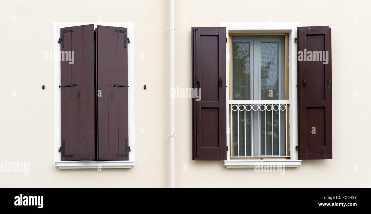 Open and closed windows Stock Photo - Alamy