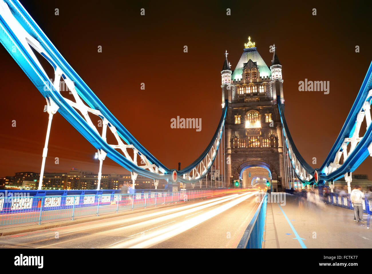 Busy london bridge hi-res stock photography and images - Alamy