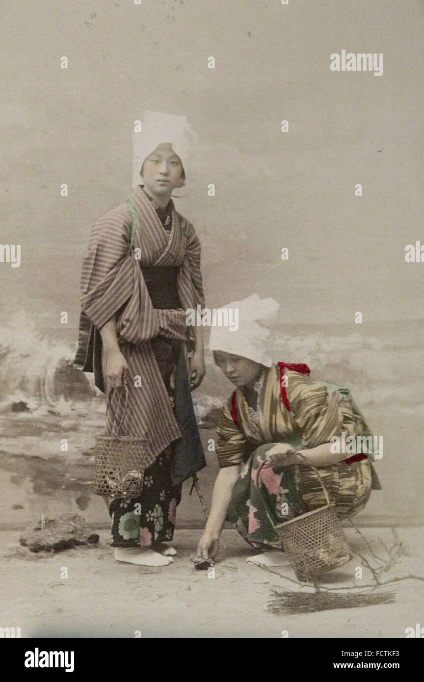 Kusakabe Kimbei - gathering shells on the seashore Stock Photo - Alamy