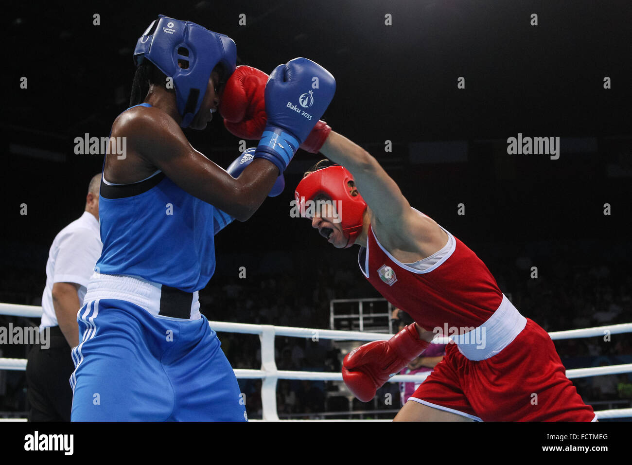 Nicola Adams (GBR, blue) and Stoyka Petrova (BUL, red). Women's Fly (48 ...
