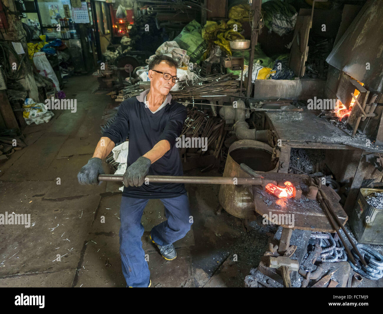 Bangkok, Bangkok, Thailand. 25th Jan, 2016. The man who operates a ...