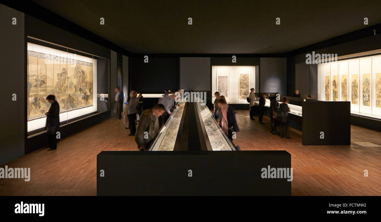 Panorama with vertical and horizontal displays. V&A Masterpieces of ...