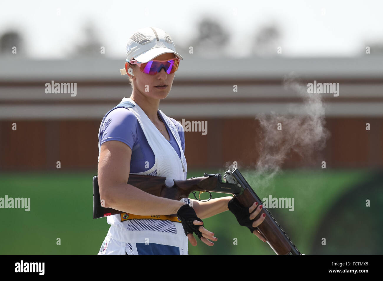 Womens shotgun skeet hi-res stock photography and images - Alamy