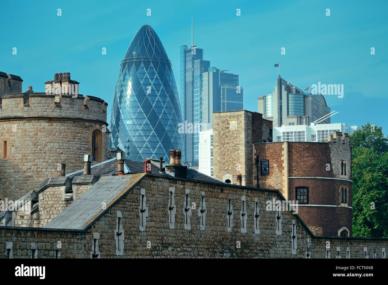 Foreign office building london exterior hi-res stock photography and ...