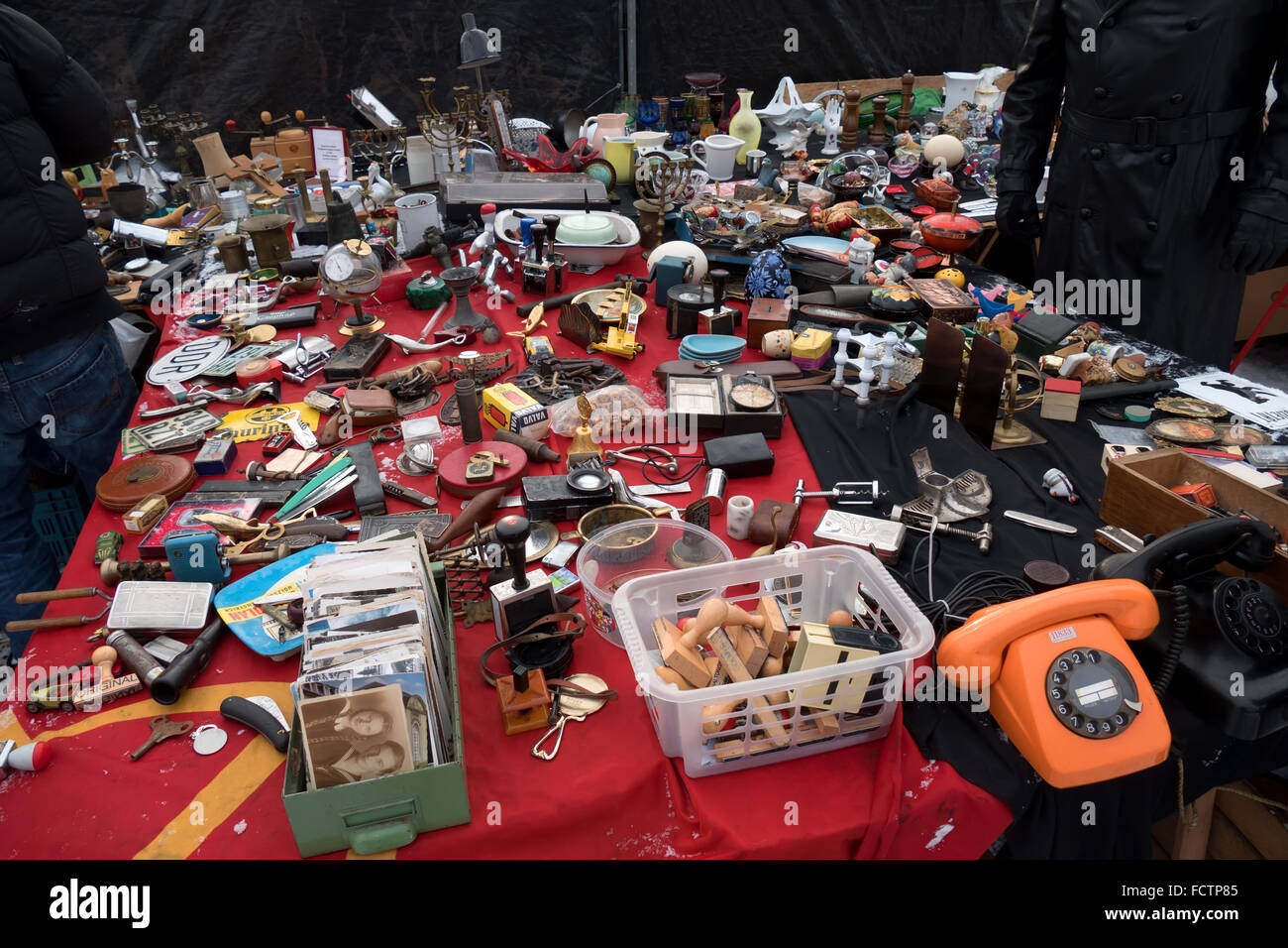 Flea fair hi-res stock photography and images - Alamy