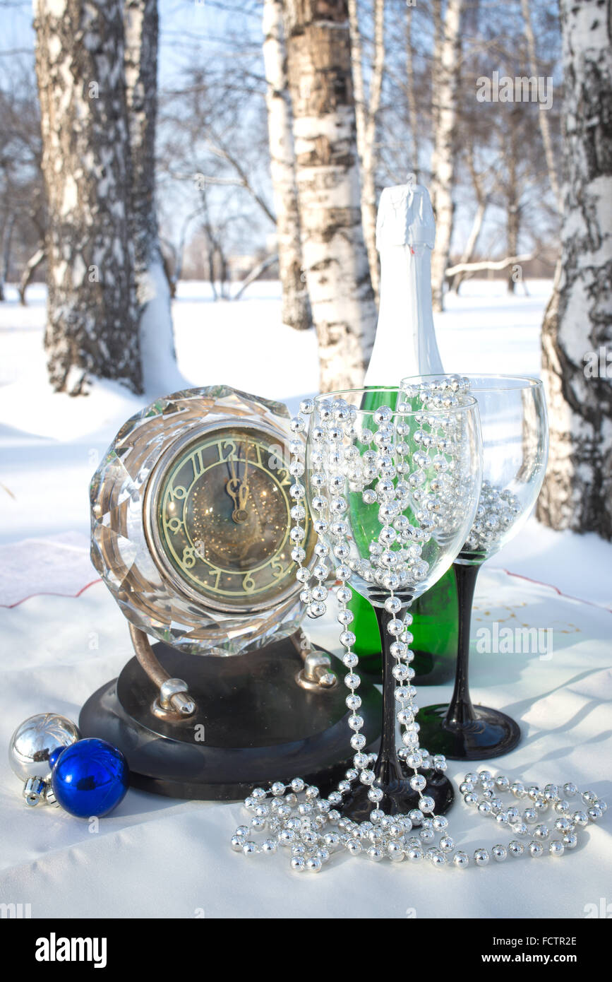 Champagne, glasses, watch Stock Photo - Alamy