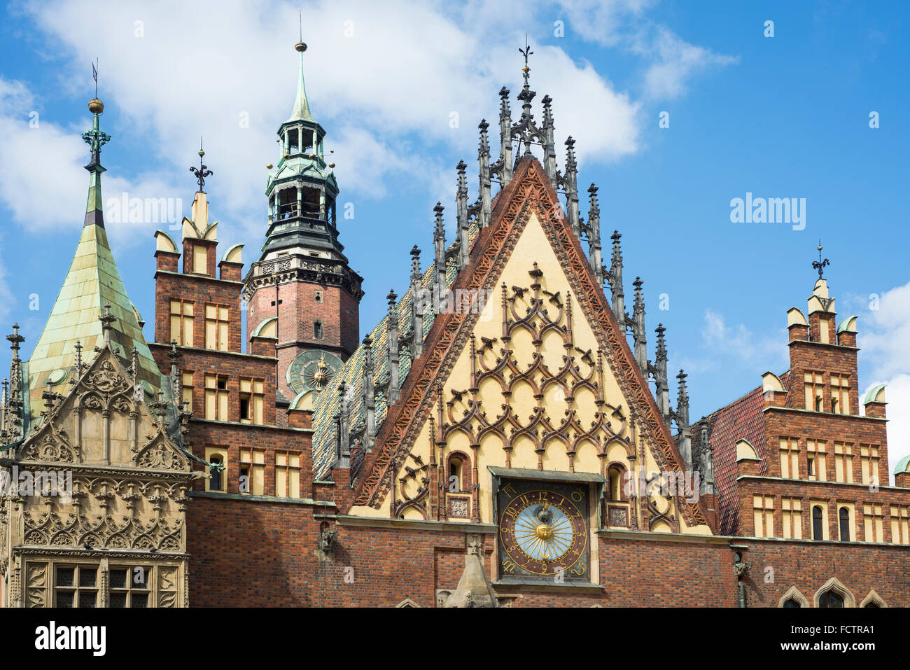 Gable cornice hi-res stock photography and images - Alamy