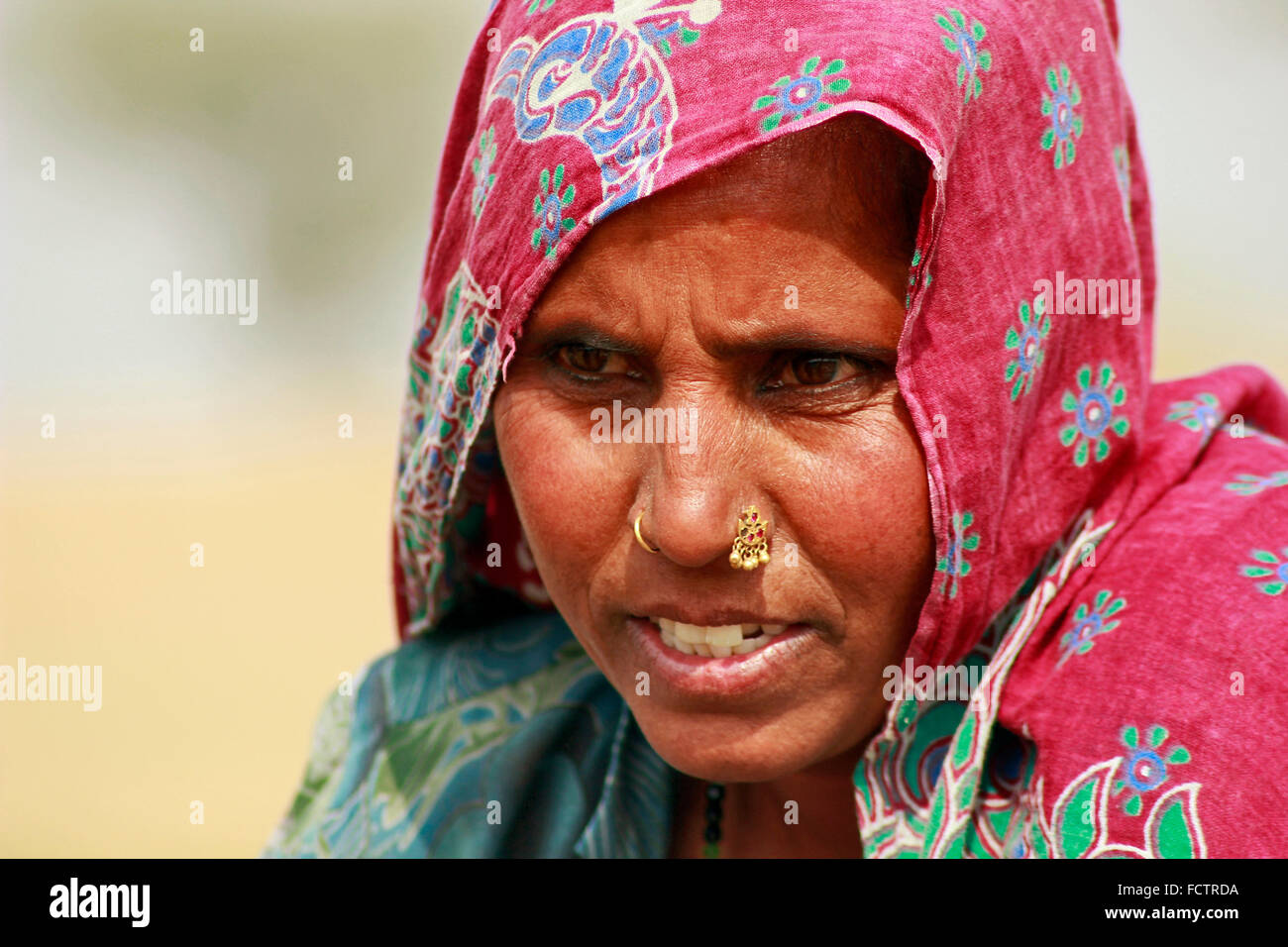 Rajasthani woman in traditional outfit. Pushkar, Ajmer, Rajasthan ...