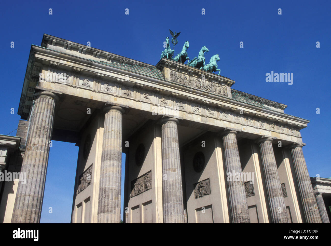 Europe, Germany, Berlin, the quadriga of the Brandenburg Gate. Europa ...