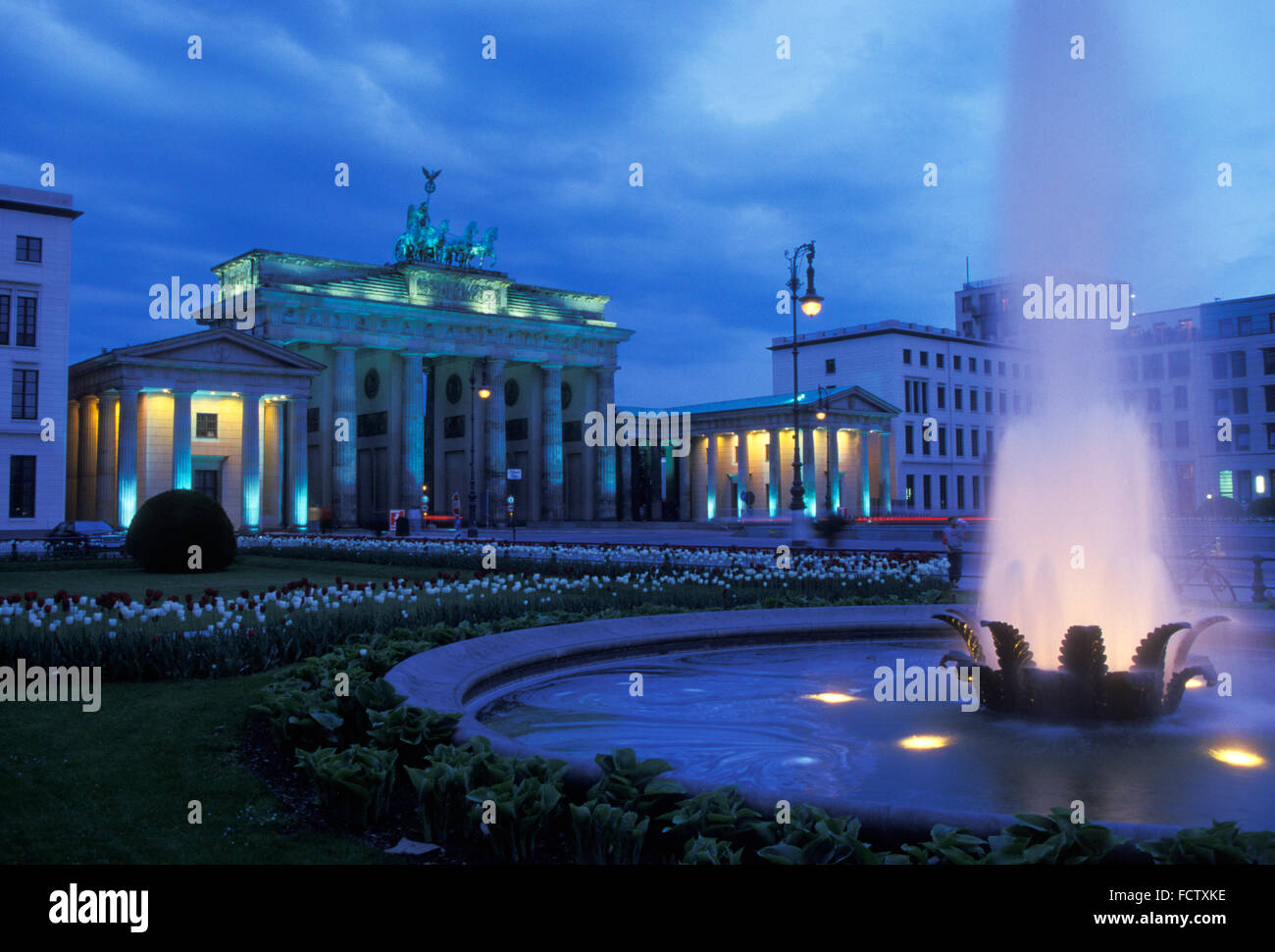 Europe, Germany, Berlin, the Brandenburg Gate at the square Pariser ...