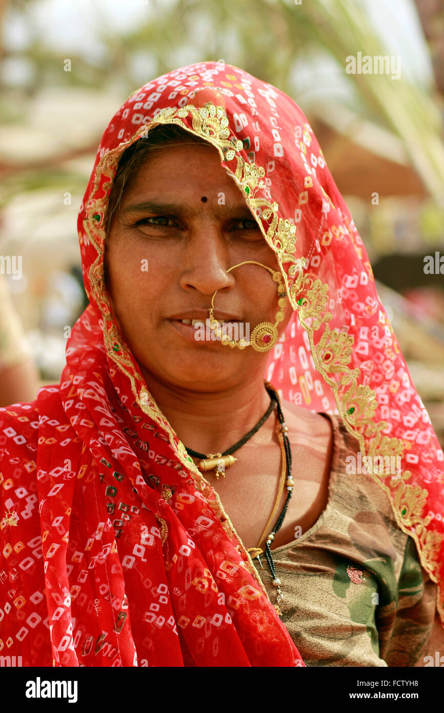 Rajasthani woman in traditional outfit. Pushkar, Ajmer, Rajasthan ...