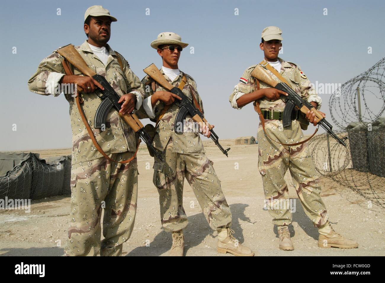 New reconstituted Iraqi army after the 2003 war, checkpoint on the ...