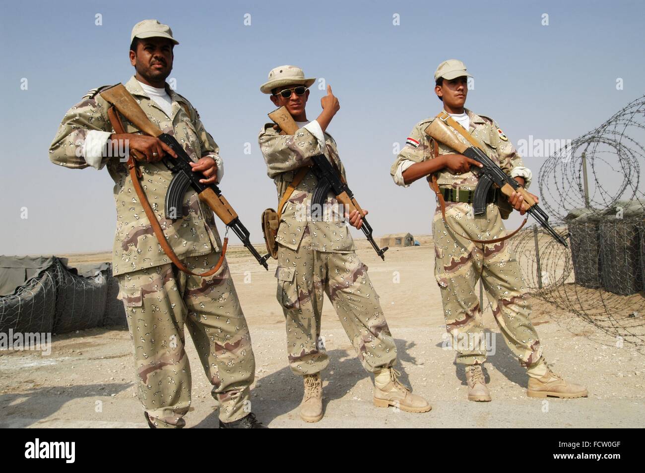 New reconstituted Iraqi army after the 2003 war, checkpoint on the ...