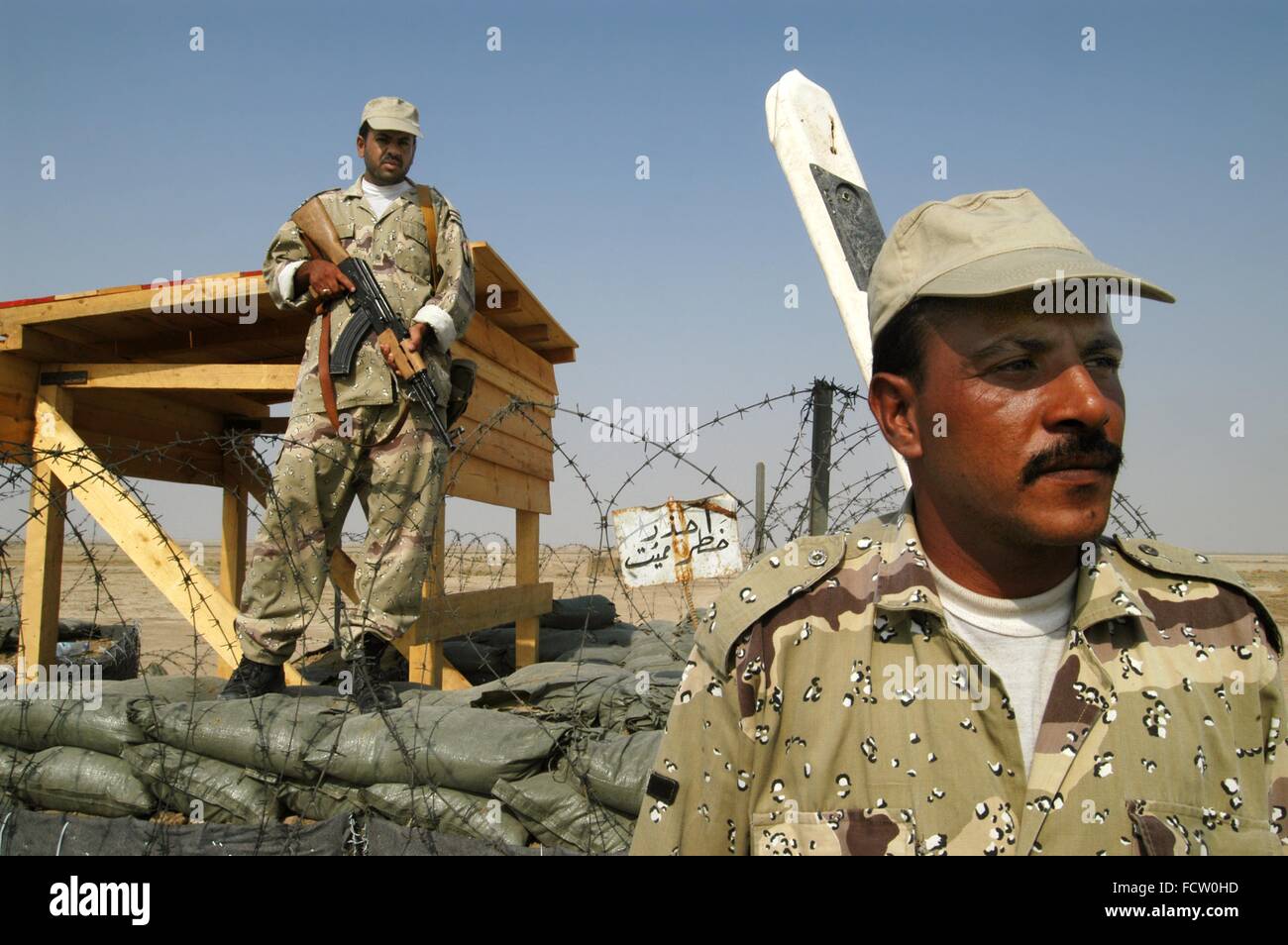 New reconstituted Iraqi army after the 2003 war, checkpoint on the ...