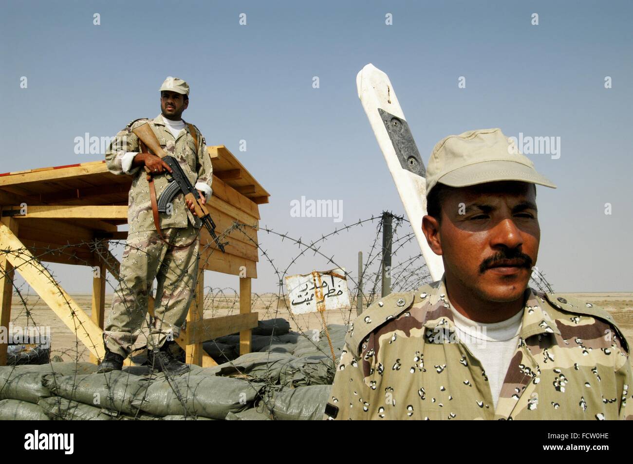 New reconstituted Iraqi army after the 2003 war, checkpoint on the ...