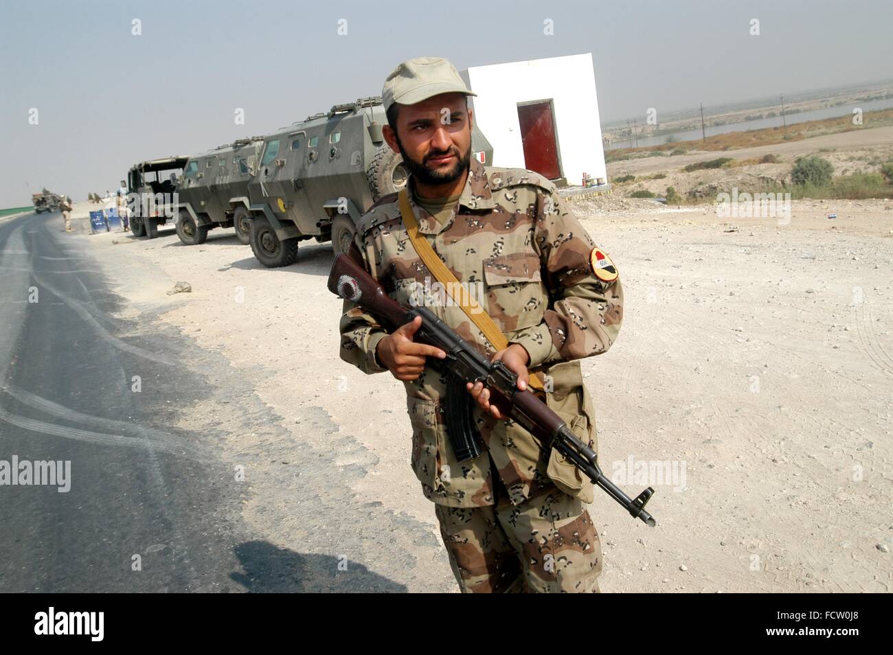 New reconstituted Iraqi army after the 2003 war, checkpoint on the ...
