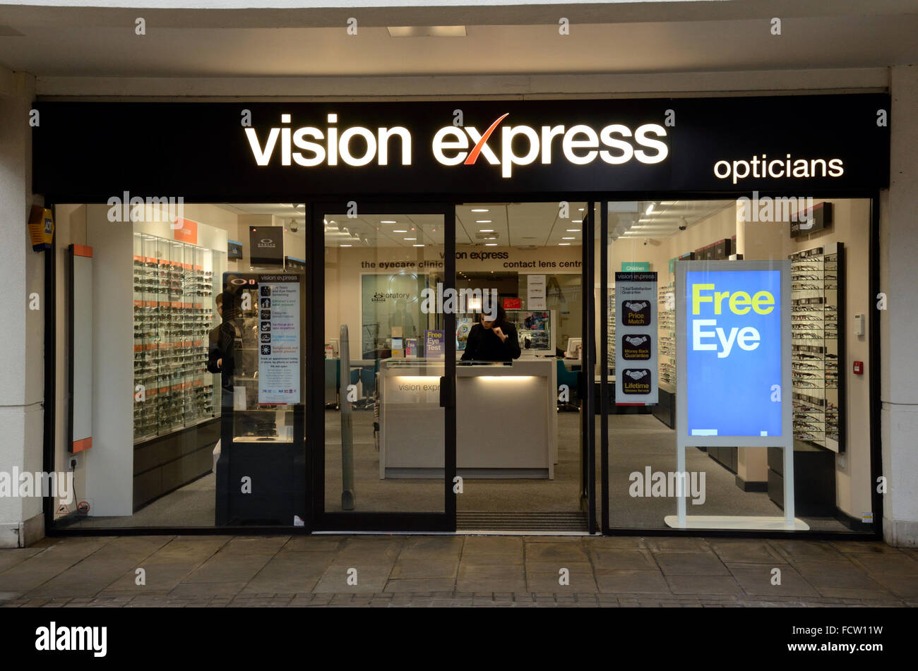 Vision express store hi-res stock photography and images - Alamy