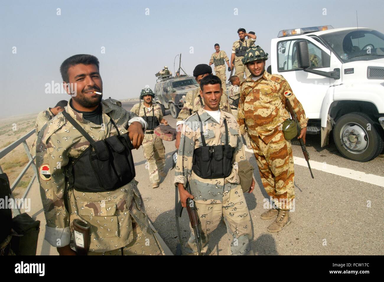 New reconstituted Iraqi army after the 2003 war, checkpoint on the ...