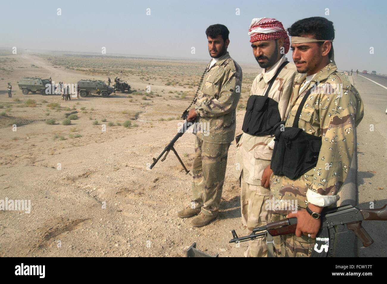 New reconstituted Iraqi army after the 2003 war, checkpoint on the ...