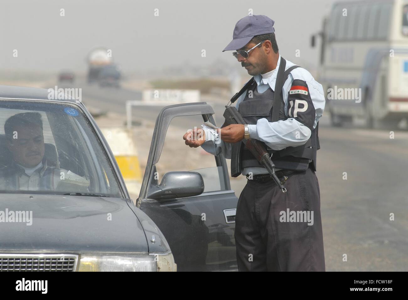 New reconstituted Iraqi police after the 2003 war, checkpoint on the ...
