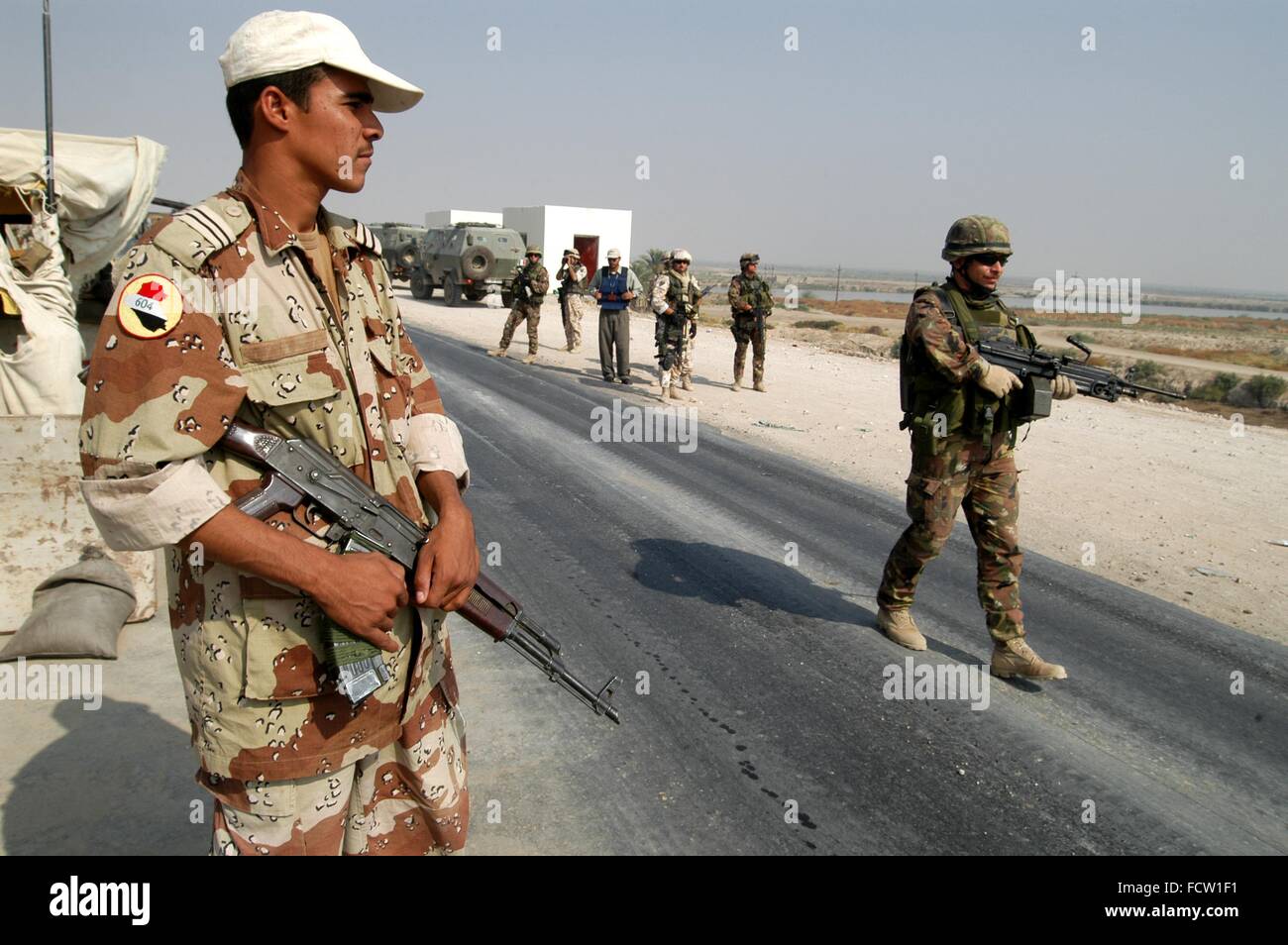 New reconstituted Iraqi army after the 2003 war, checkpoint on the ...