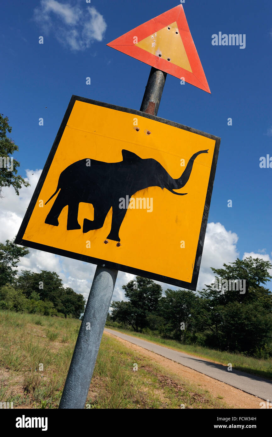 Wildlife warning sign hi-res stock photography and images - Alamy