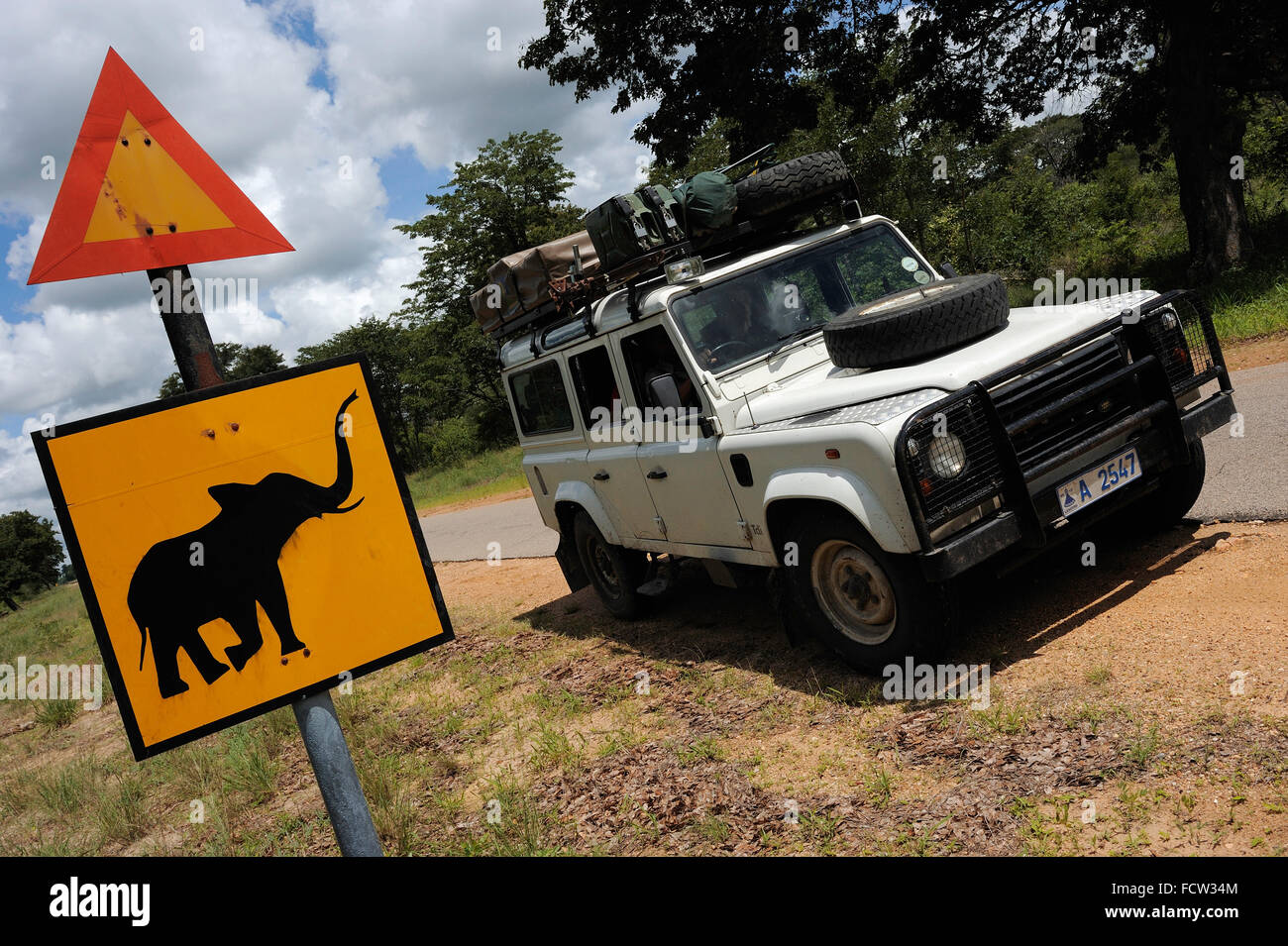 Wildlife warning sign hi-res stock photography and images - Alamy
