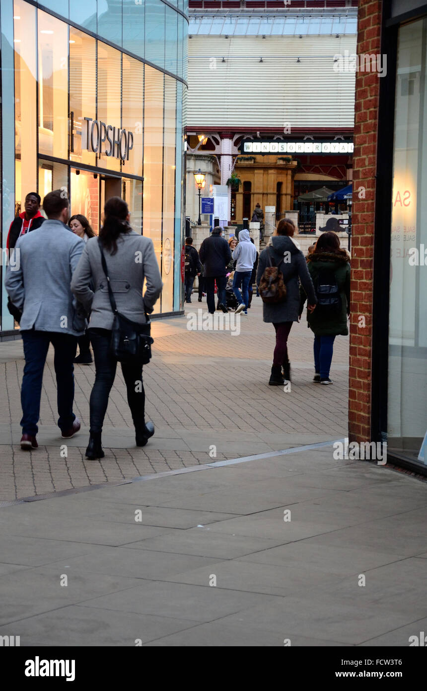 A view looking along King Edward Court in Windsor Stock Photo - Alamy