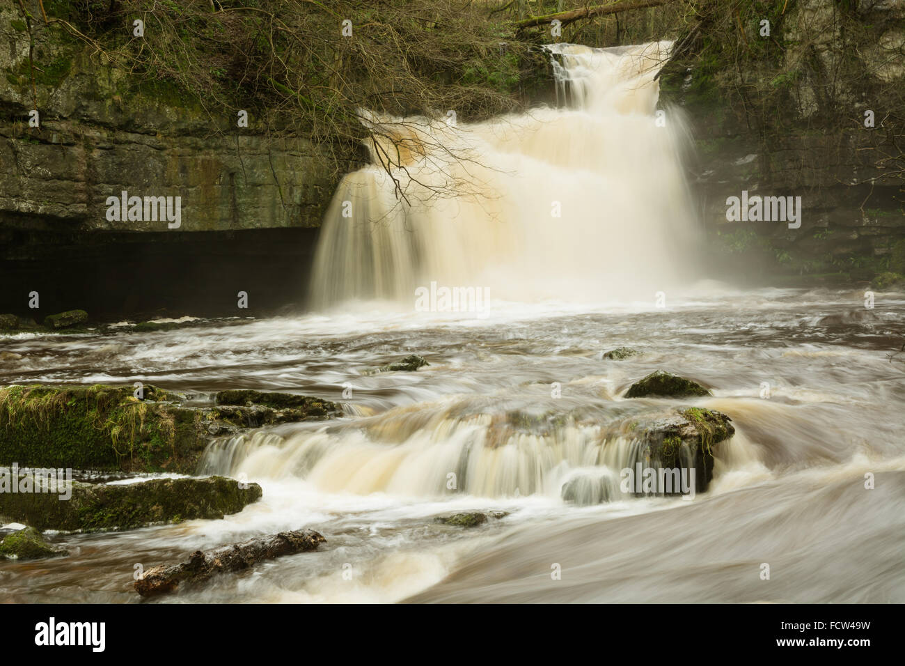 West Burton Falls 'Cauldron Force', in the Yorkshire Dales Stock Photo ...