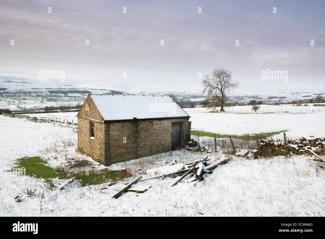 Small barn hi-res stock photography and images - Alamy