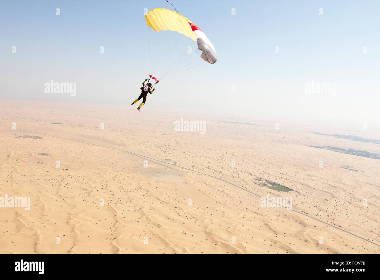 Parachute landing fall hi-res stock photography and images - Alamy