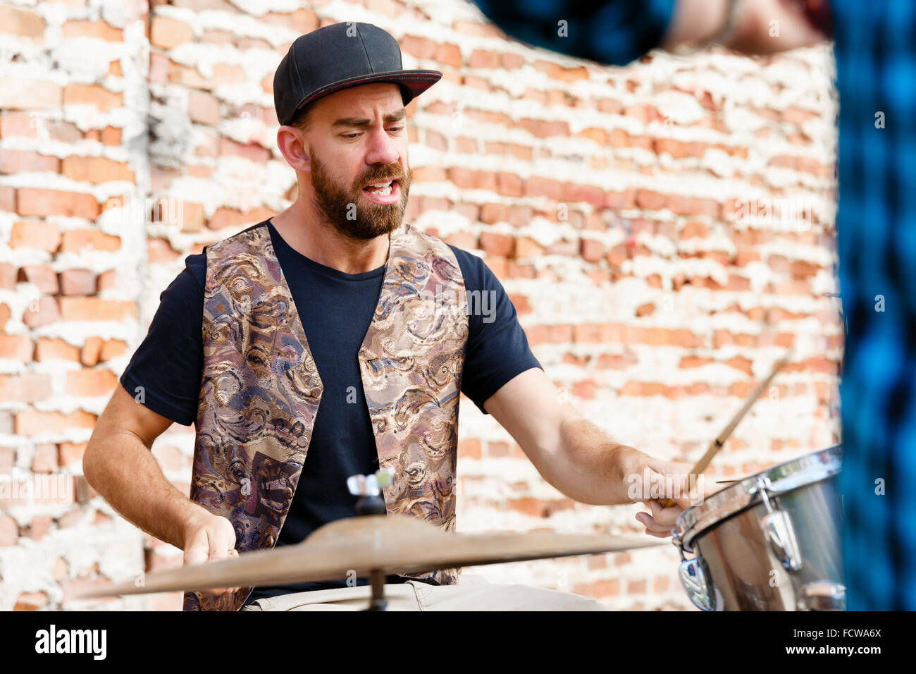 A street muscian playing drums Stock Photo - Alamy