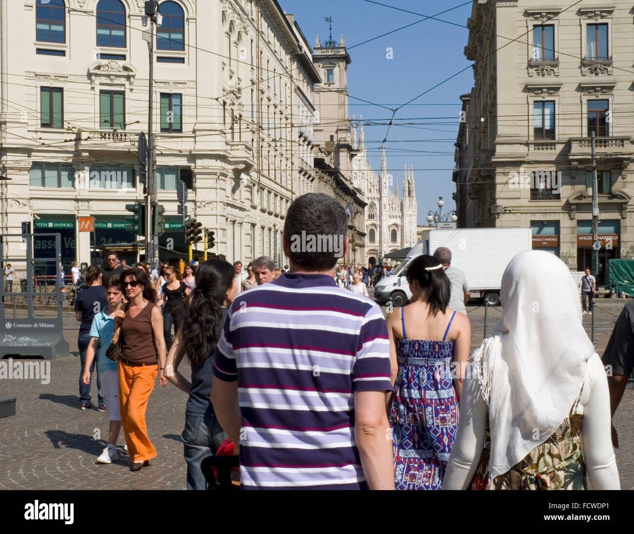 Italy milan street scene hi-res stock photography and images - Alamy