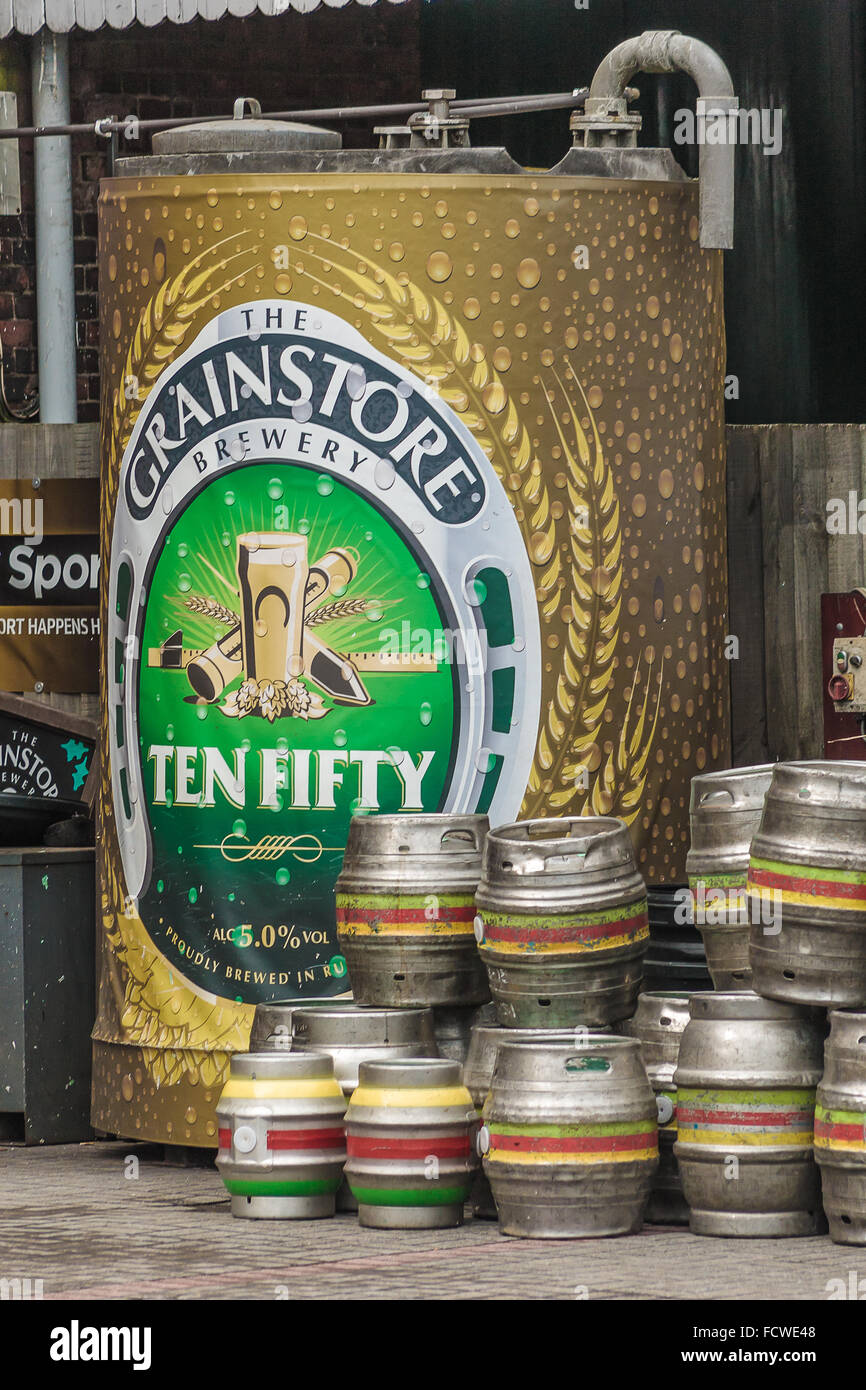 Barrels beer being filled hi-res stock photography and images - Alamy