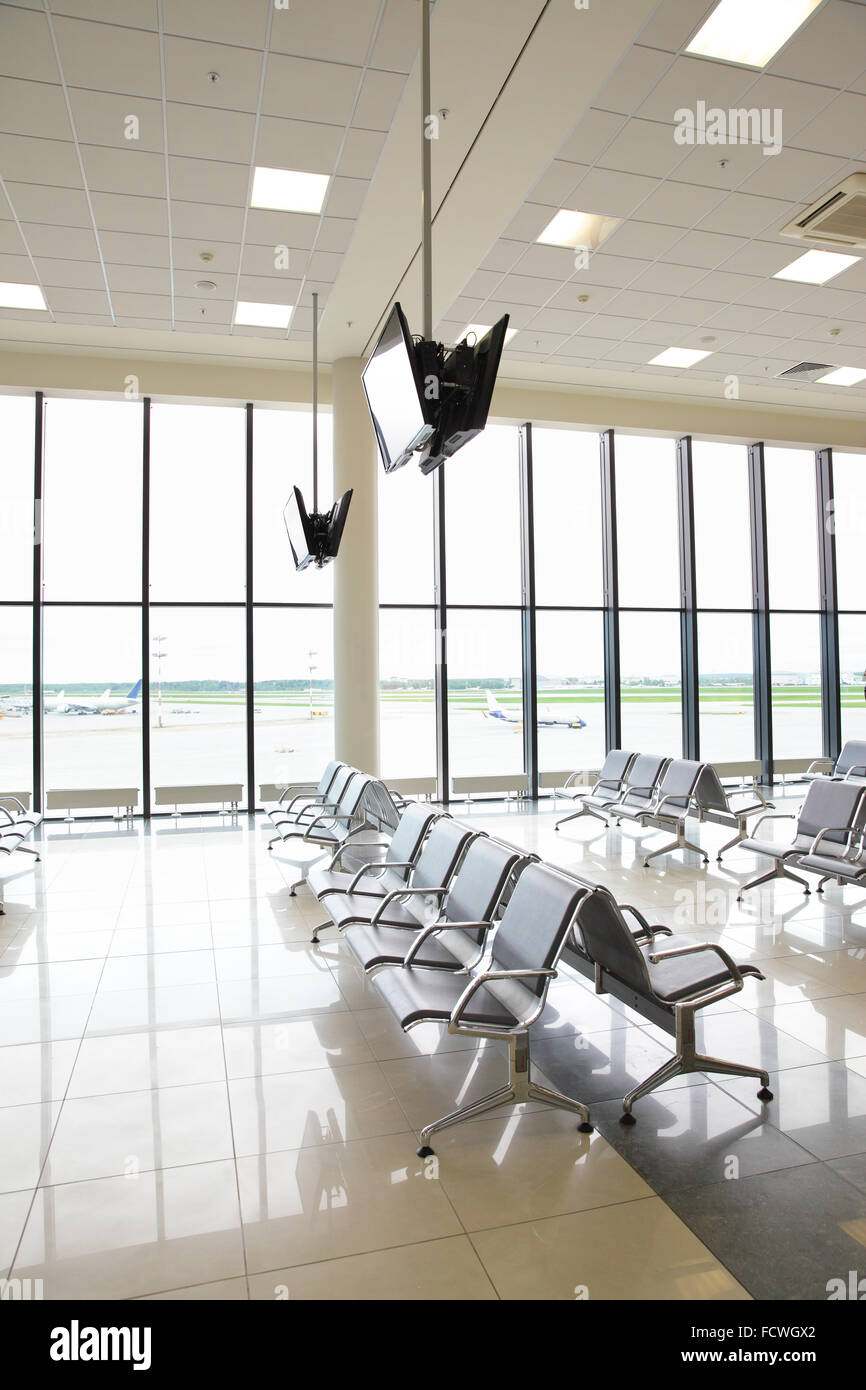 Airport waiting room window hi-res stock photography and images - Alamy