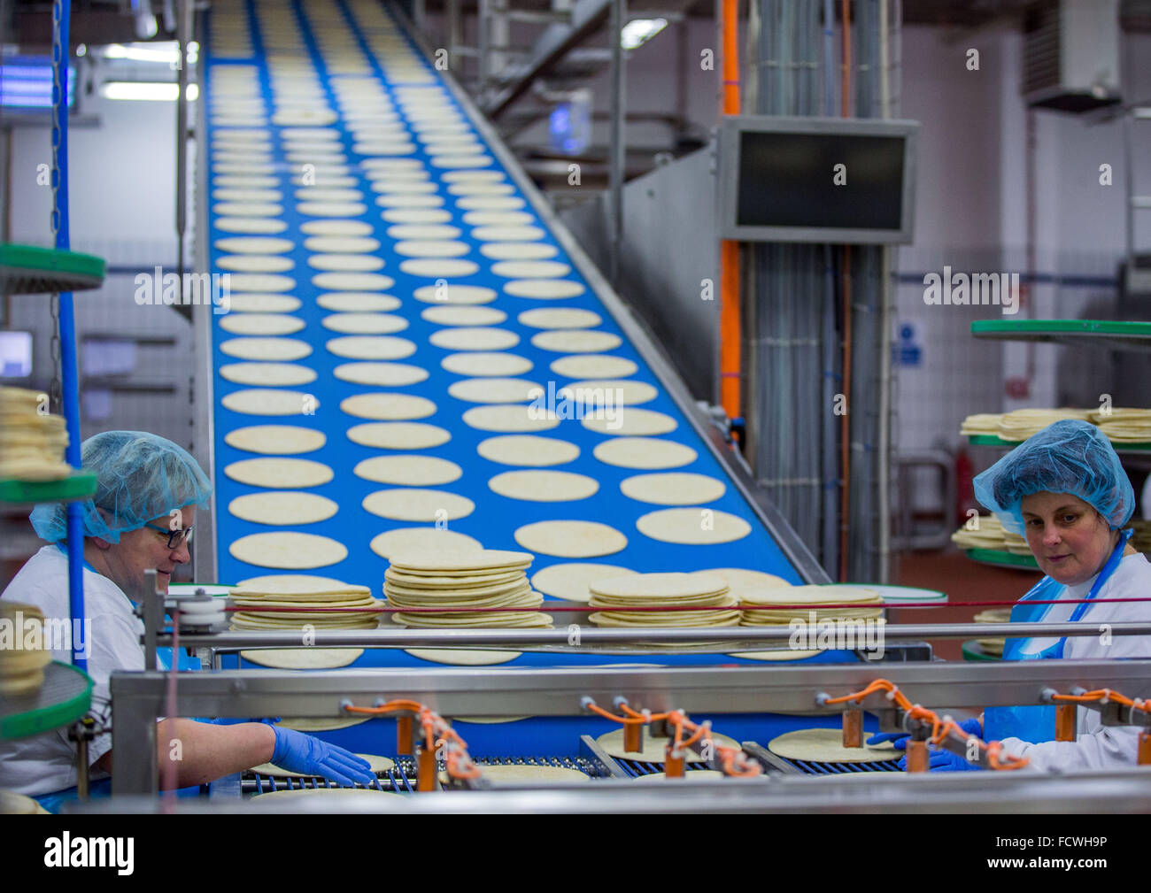 Food production line pizza hi-res stock photography and images - Alamy