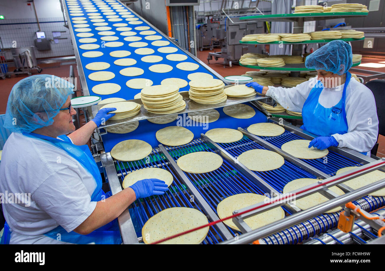 Dr oetker frozen pizza hi-res stock photography and images - Alamy
